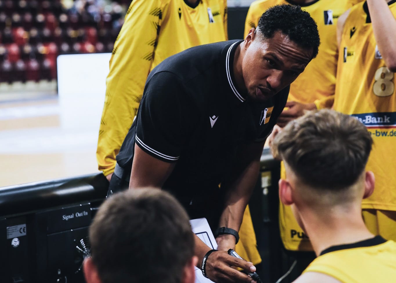 David McCray als Nachwuchstrainer des Jahres der NBBL ausgezeichnet ...