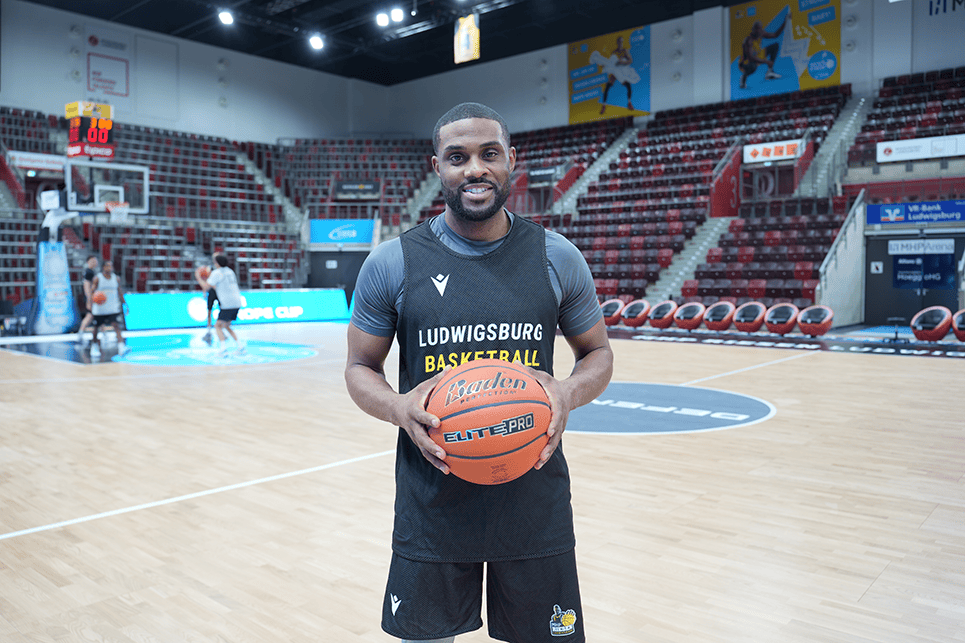Weltreisender, hard worker, RIESEN-Nachverpflichtung: Jarred Ogungbemi-Jackson | MHP RIESEN ...