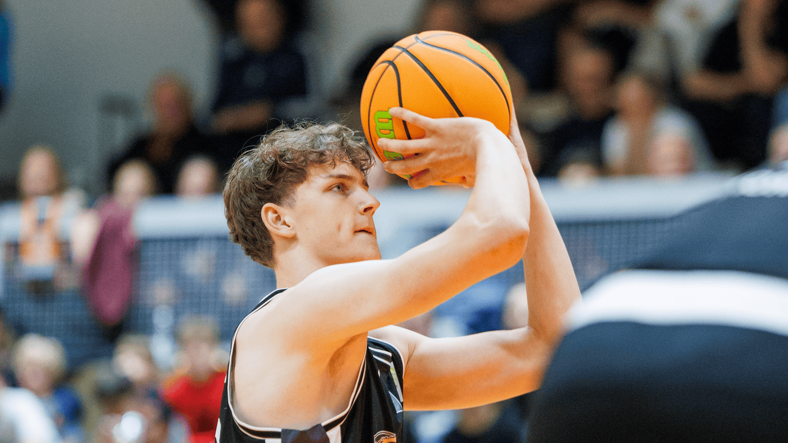 Erster Nachwuchs-Neuzugang: Josh Behrendt kommt aus Bonn | MHP RIESEN ...