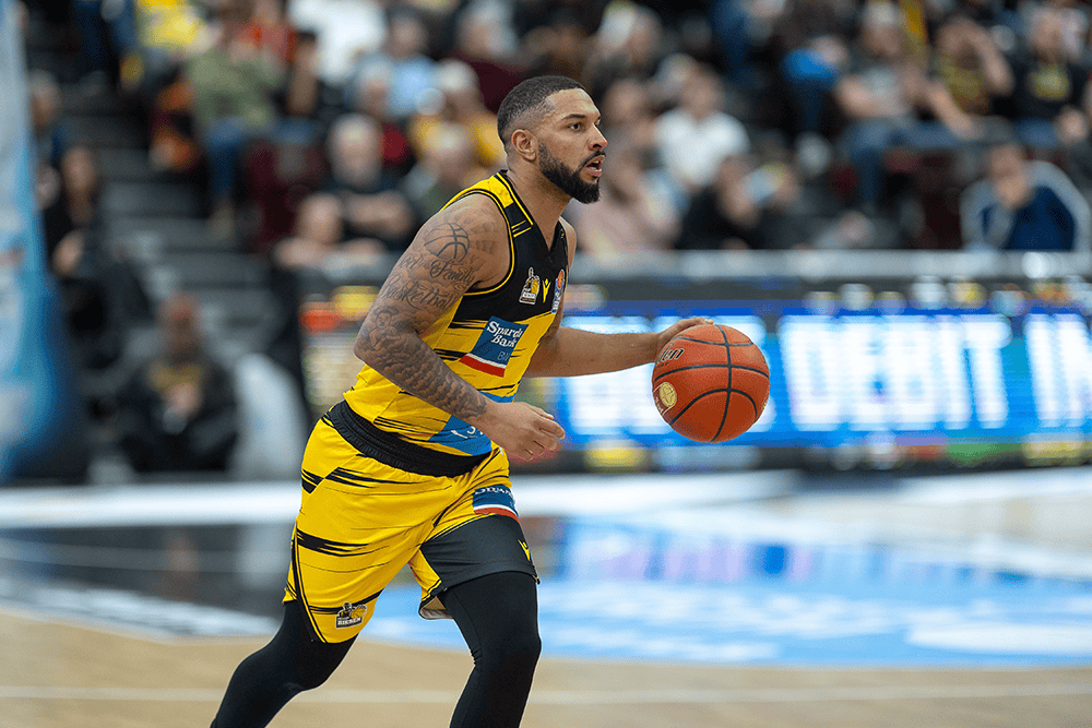 Justierung der Guard-Rotation: Darnell Edge verlässt Ludwigsburg | MHP ...